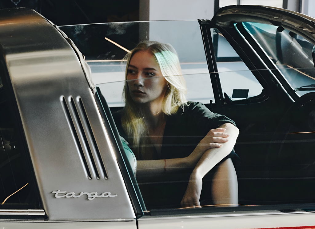 Rae Roberts - Durch Malerei in den Rennsport - elferspot.com - Magazine